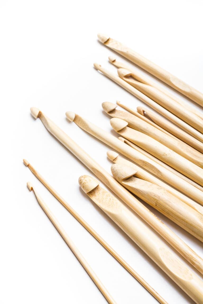 Crochet Needle Sizes: A Beginner's Guide To Crochet Hook Sizing (2023)